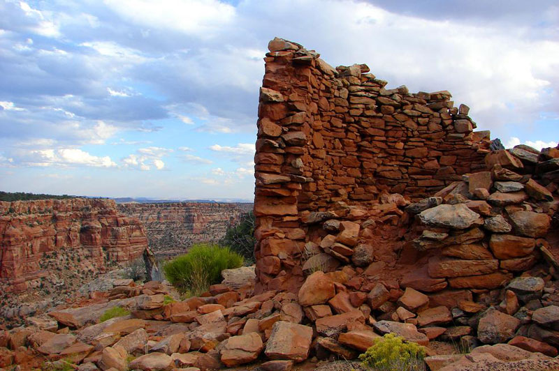 Archaeology Magazine - From The Trenches - Off the Grid - Cave Towers ...