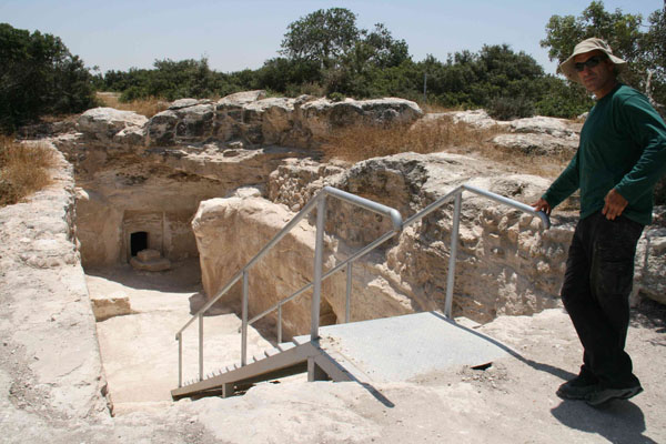 Inside the Israel Antiquities Authority - Interview with Alon, Robbery ...